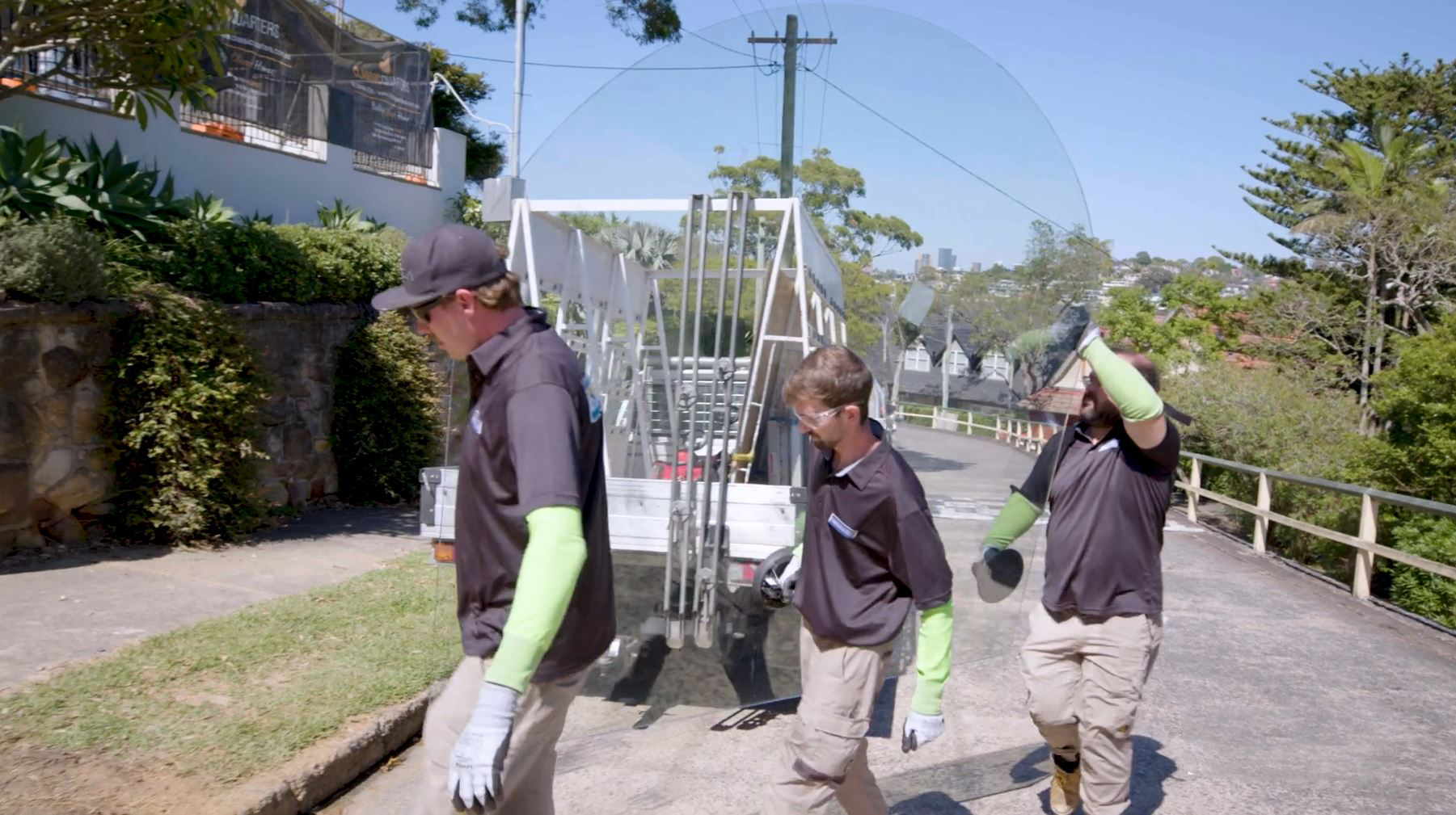 How to Safely Handle Glass Products - Stegbar